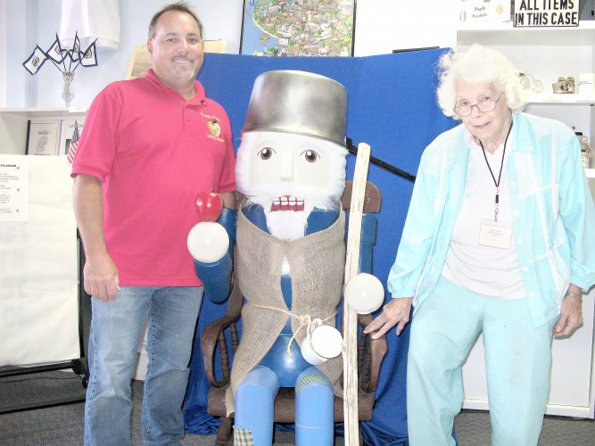 Wellsburg Applefest draws a crowd | News, Sports, Jobs - The Herald Star